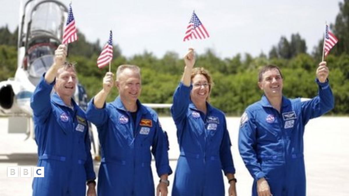 Atlantis astronauts arrive at Kennedy Space Station - BBC Newsround