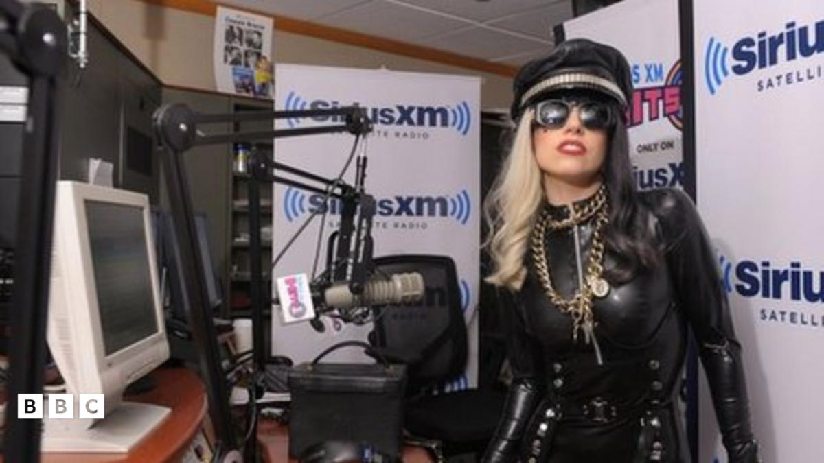 Gaga pays tribute to Amy Winehouse during interview - BBC Newsround