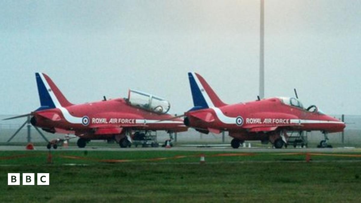 Red Arrows pilot has died in an accident in Lincolnshire - BBC Newsround