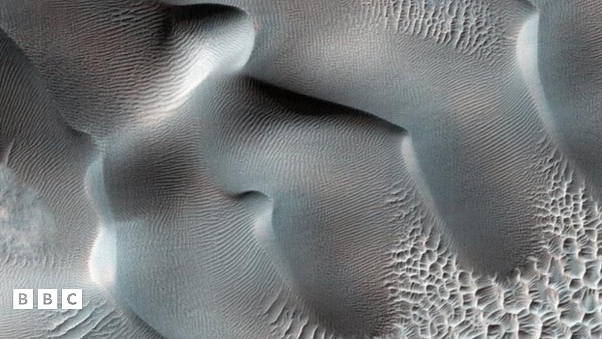Surface of Mars captured in fantastic new images - BBC Newsround