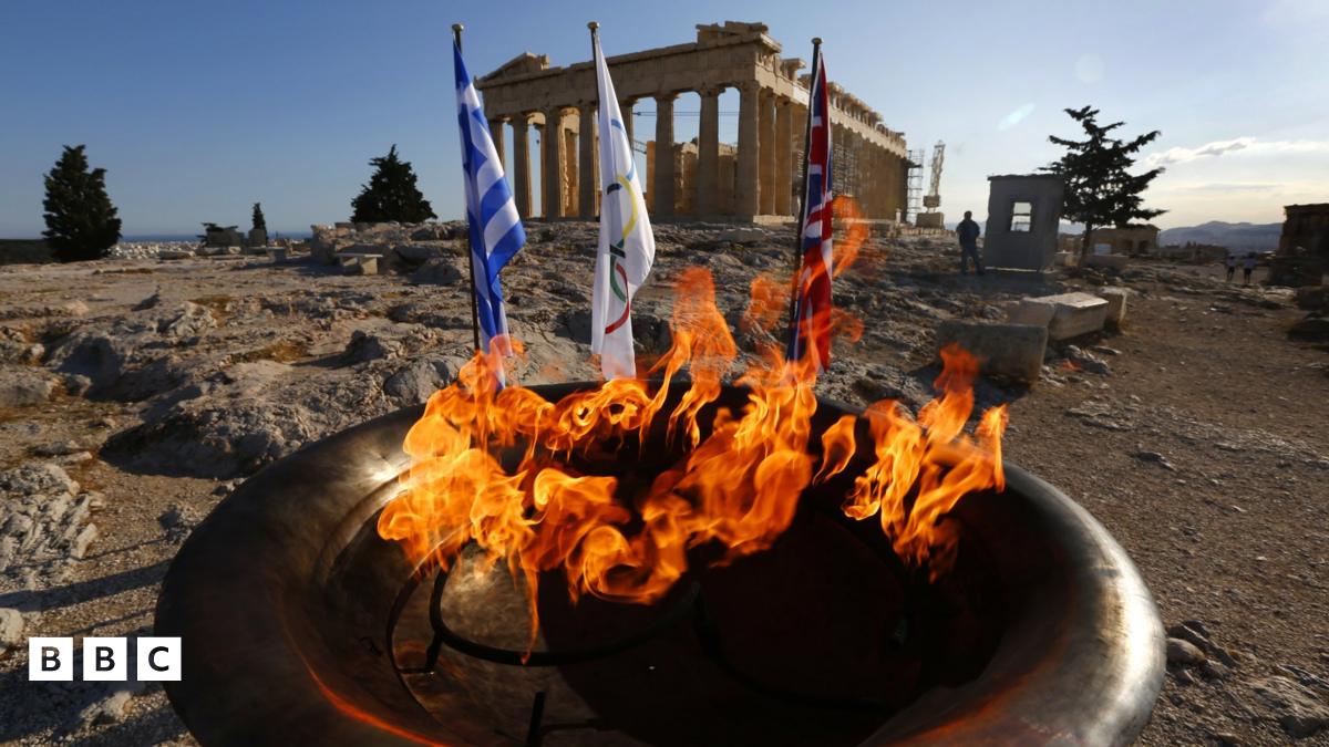 How does the Olympic flame stay alight? - BBC Newsround