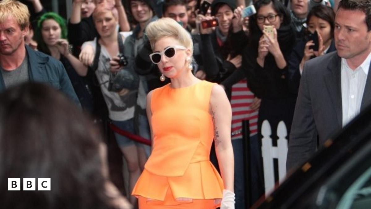 Lady Gaga hit on head with pole at gig in New Zealand - BBC Newsround