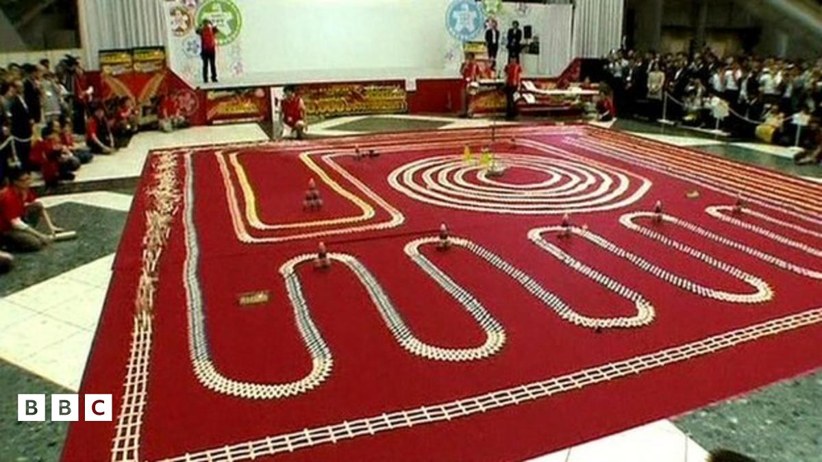 Watch the amazing record-breaking domino display - BBC Newsround