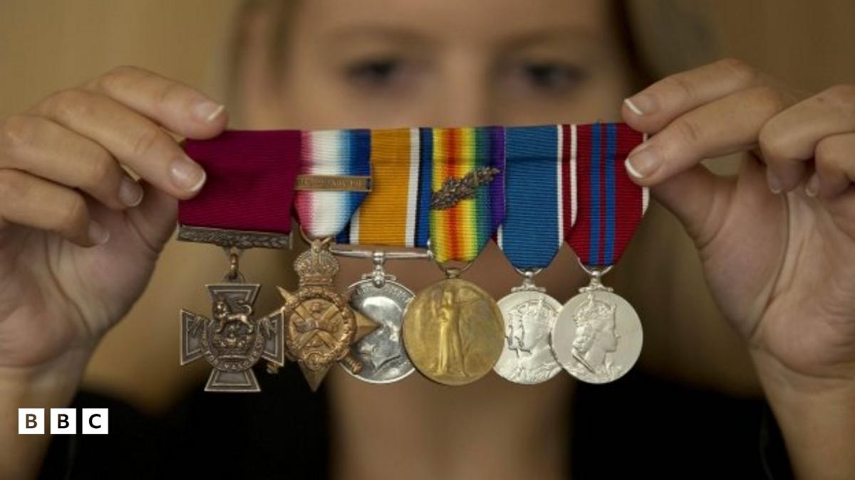 First WWI Victoria Cross medal sold for £276,000 - BBC Newsround
