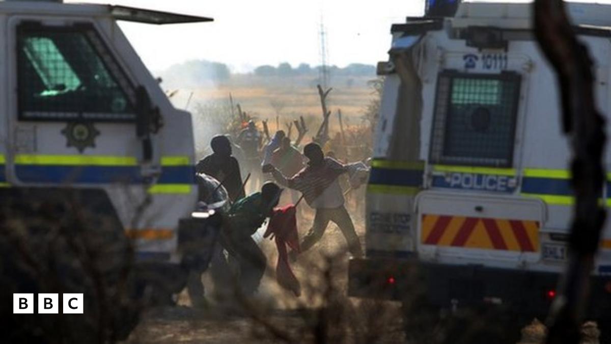 South Africa mine protest clashes kill thirty people - BBC Newsround