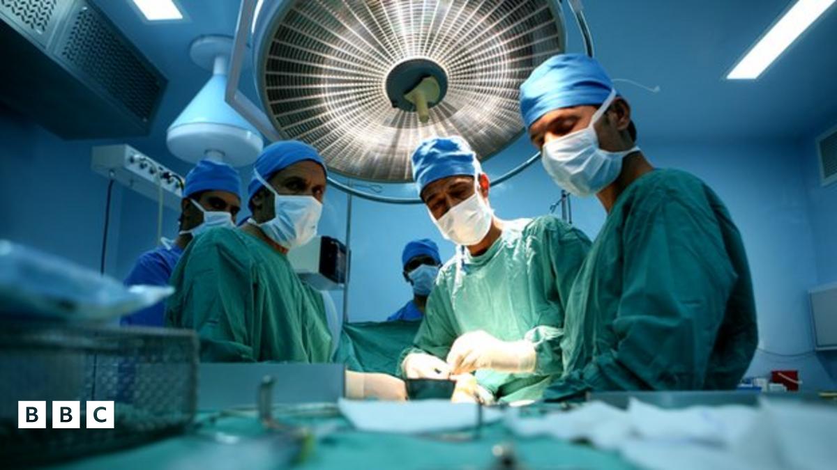 Britain's first open heart robot surgeon - BBC Newsround