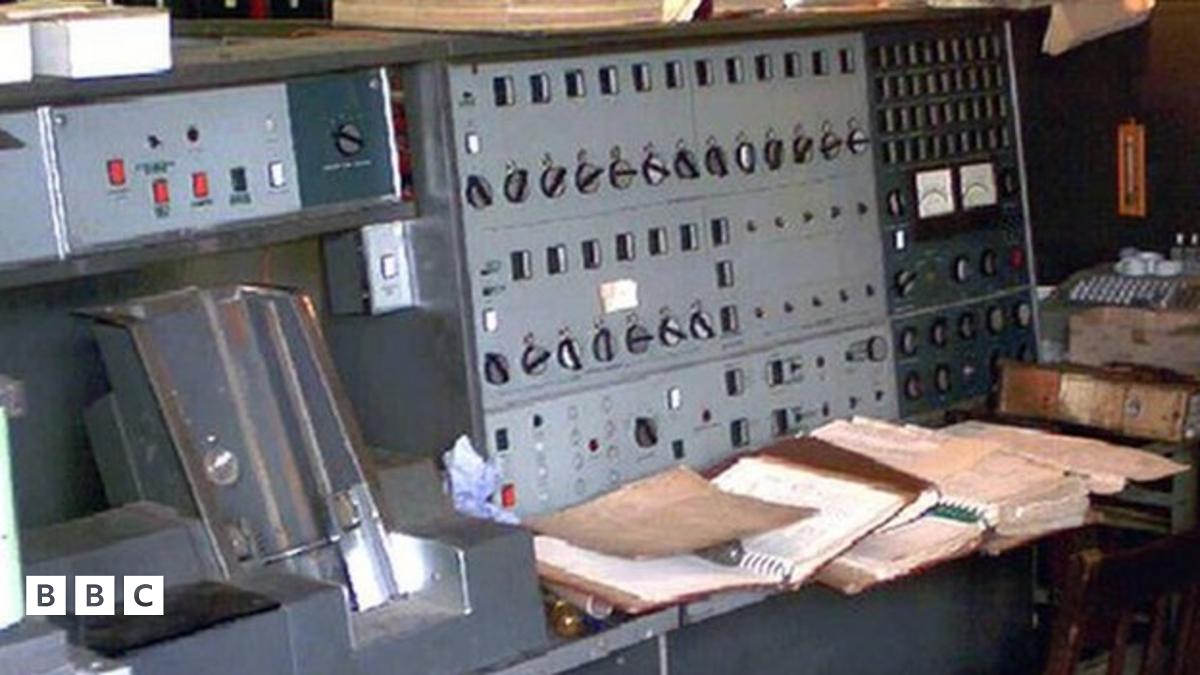 One of world's oldest computers rebooted after 50 years - BBC Newsround
