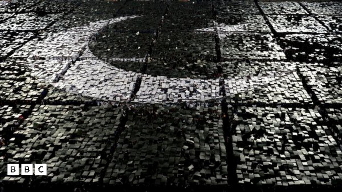 World's largest human flag record smashed - BBC Newsround