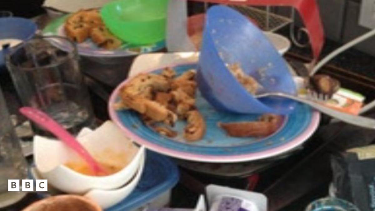 Mum on strike, what would you do? - BBC Newsround
