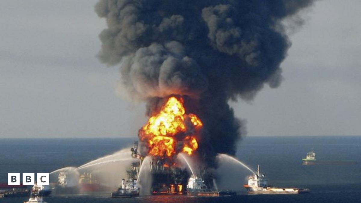 BP's record £2.8bn fine for Deepwater Horizon oil spill - BBC Newsround
