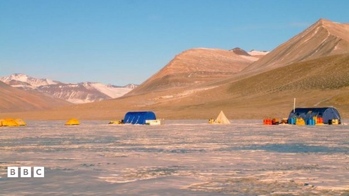 Clues to alien life discovered in Antarctic lake - BBC Newsround