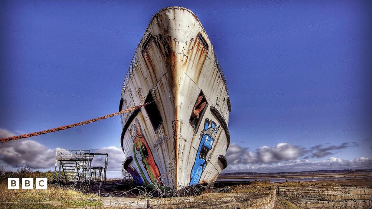 Pictures: Abandoned ship turned into art - BBC Newsround