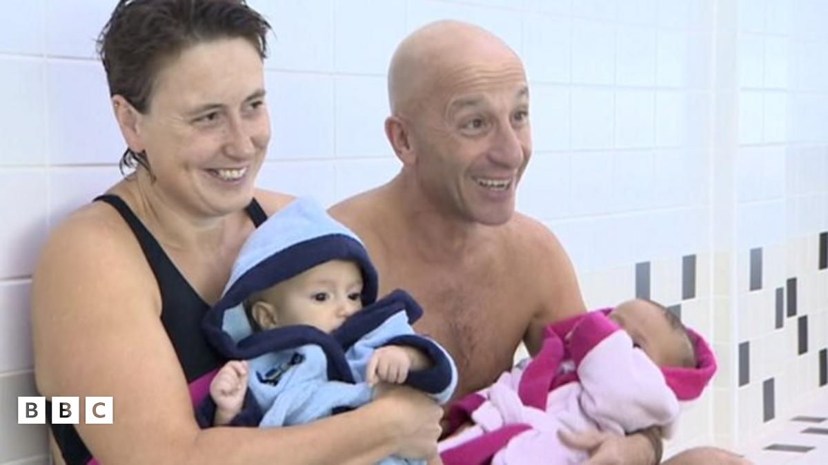 Video: Amazing swimming twins stun parents at 9 months old - BBC Newsround