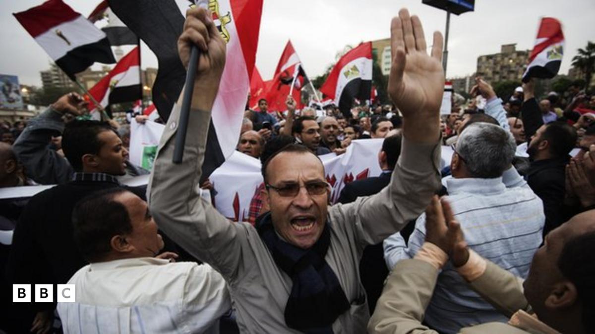 Opponents to Egyptian President continue protests - BBC Newsround