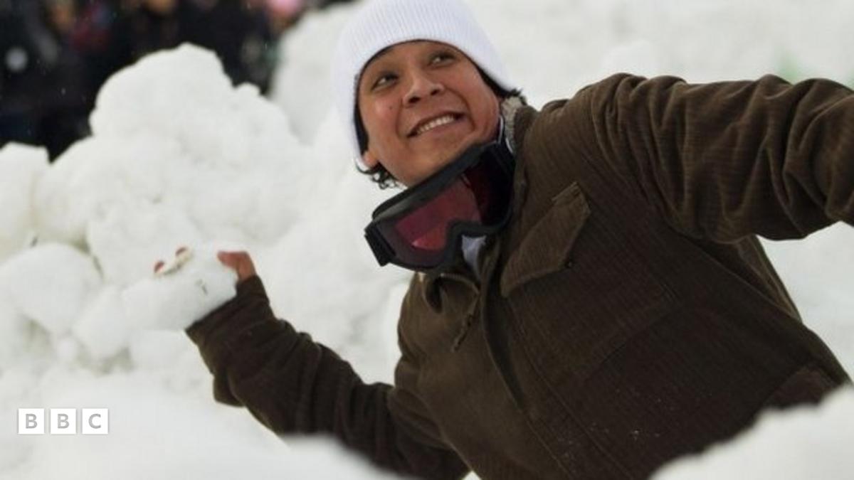 Video: World's largest snowball fight - BBC Newsround