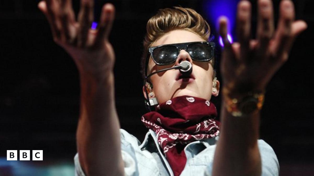 Justin Bieber 'gives away' Mally his monkey - BBC Newsround