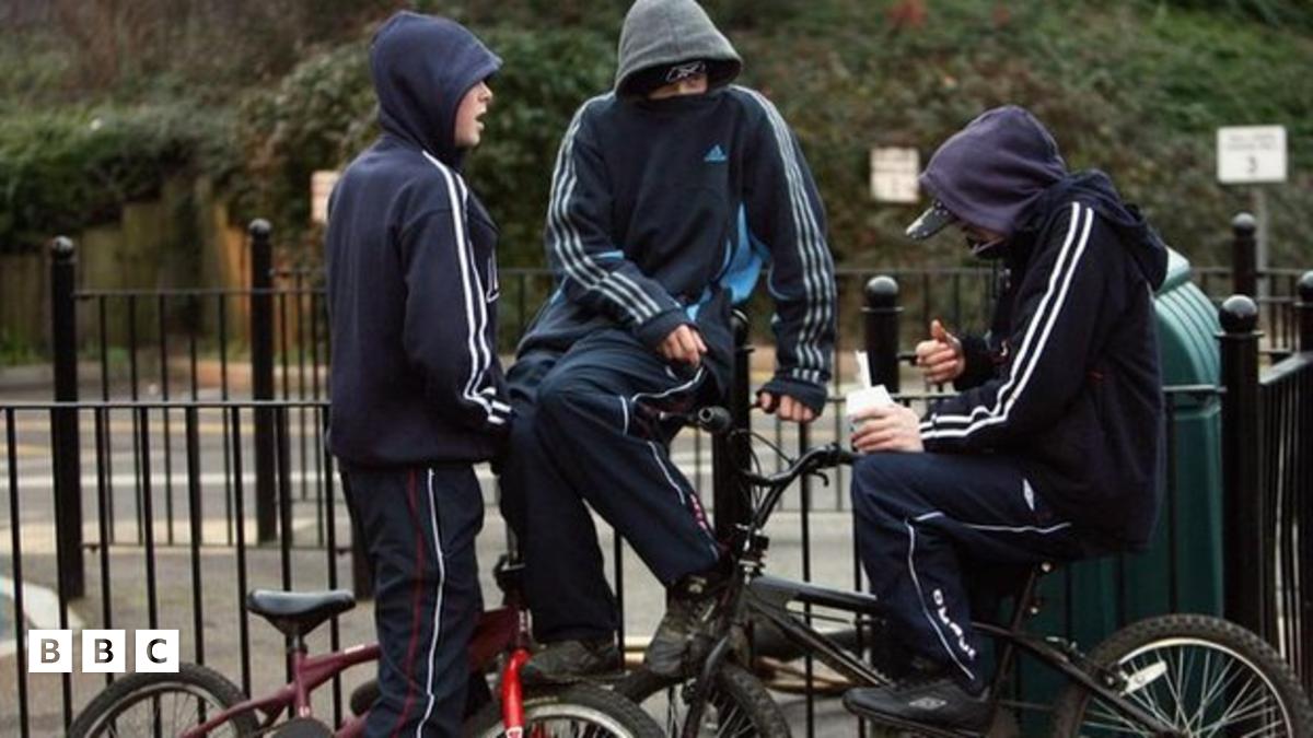 Truancy fines for parents in Wales - BBC Newsround