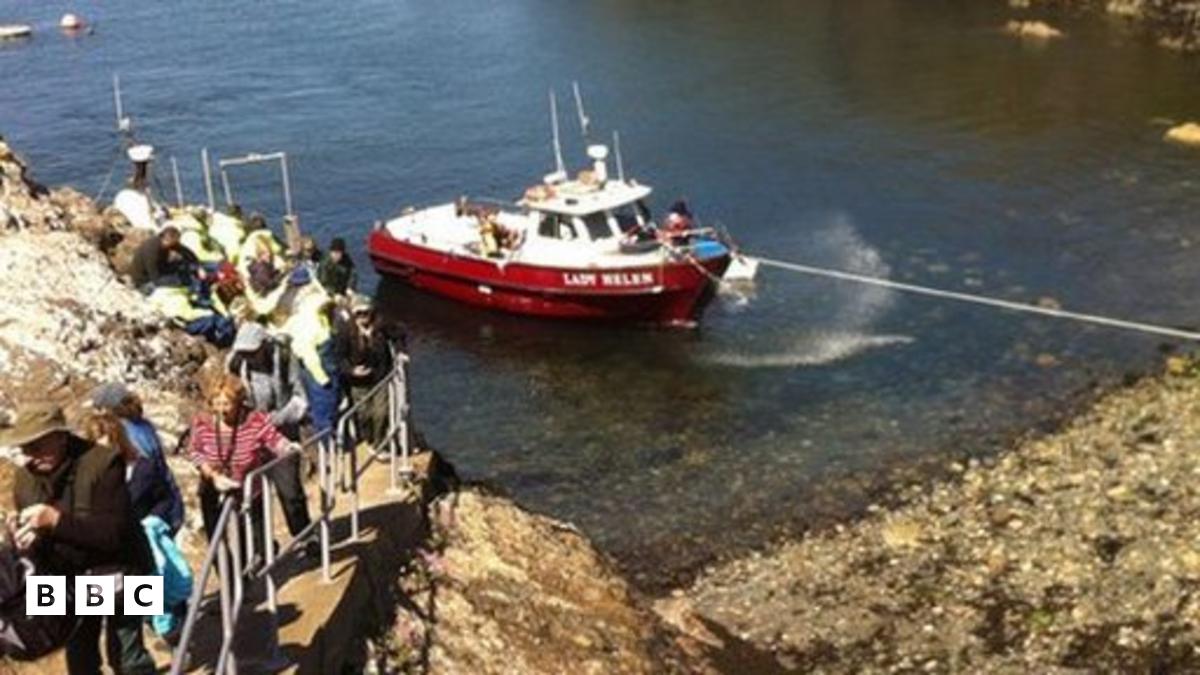 48 passengers rescued after boat hits rocks in Wales - BBC Newsround