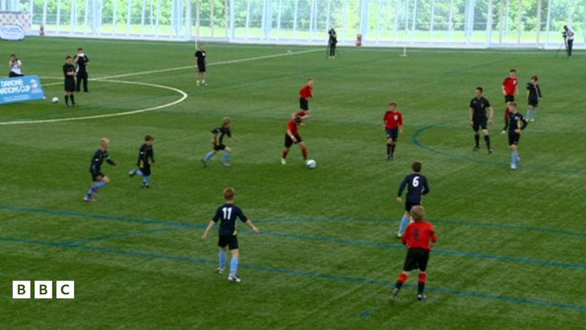 Under-12s football team heads to Wembley Stadium - BBC Newsround