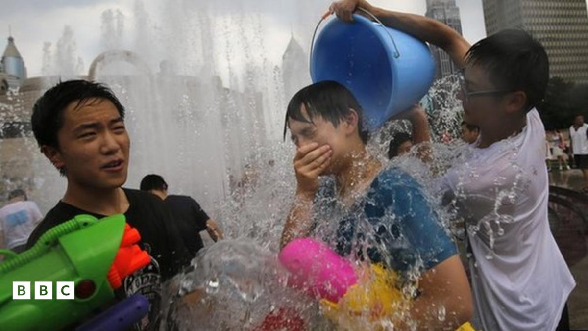 Massive water fight in Shanghai - BBC Newsround