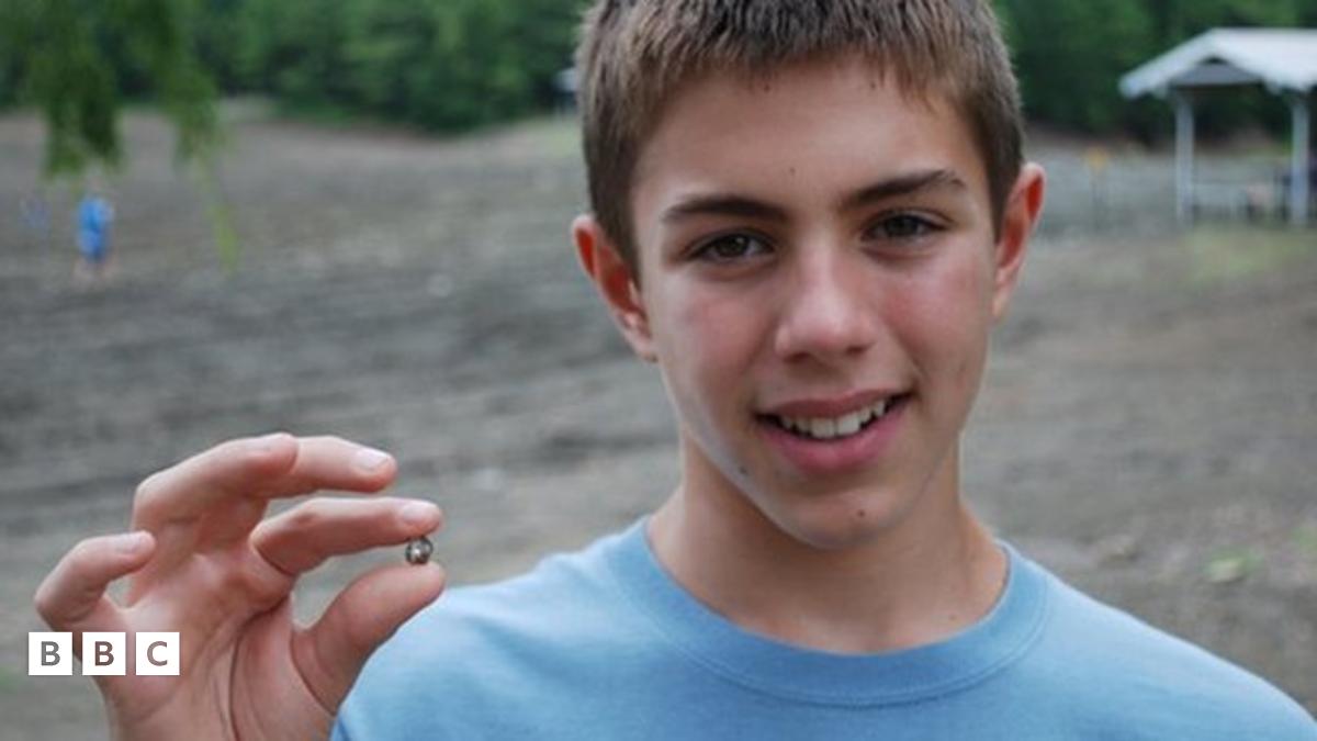 Boy finds diamond and is allowed to keep it - BBC Newsround