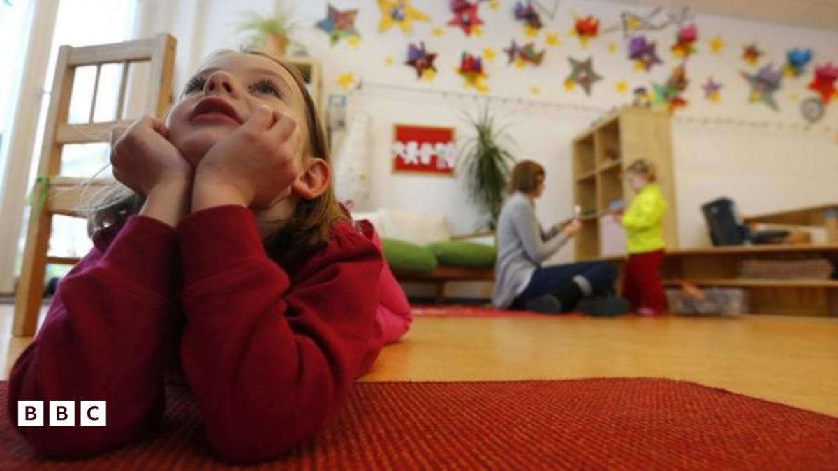 'Parents don't get enough playtime with kids' says survey - BBC Newsround
