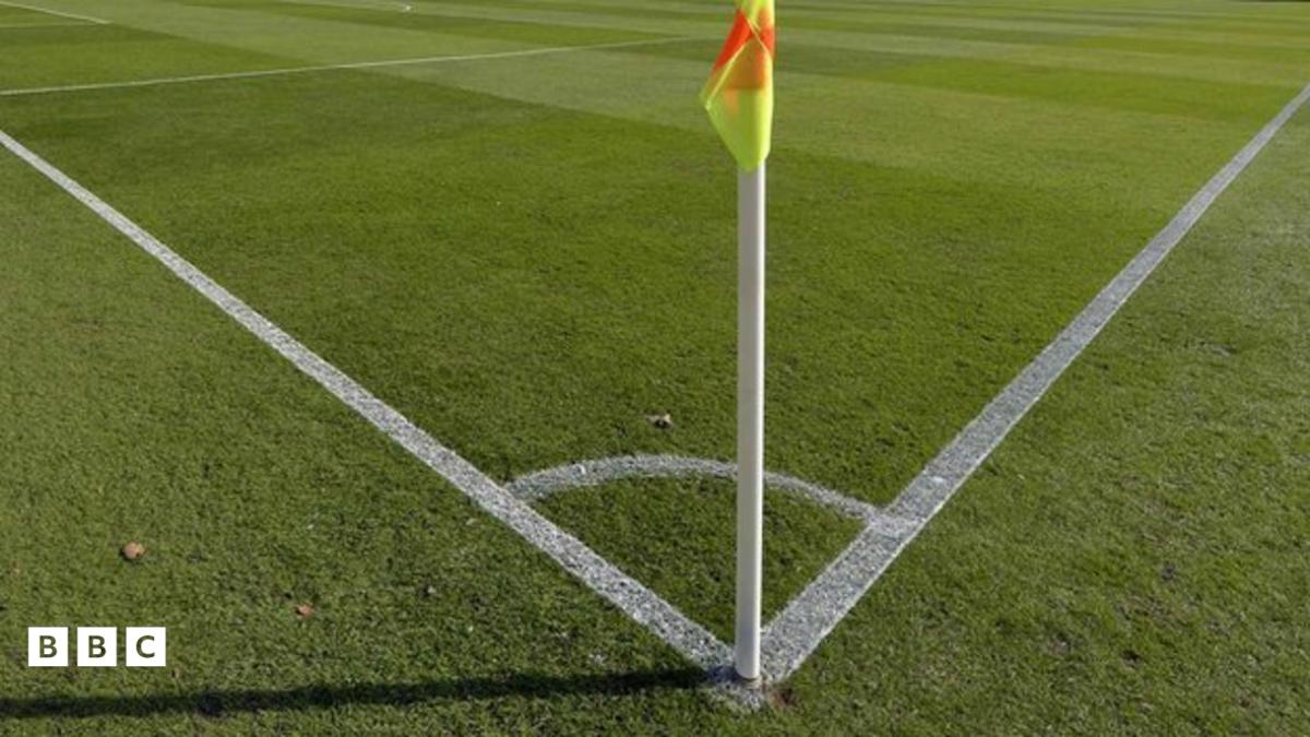 Comments: Have you seen bad behaviour at footy games? - BBC Newsround