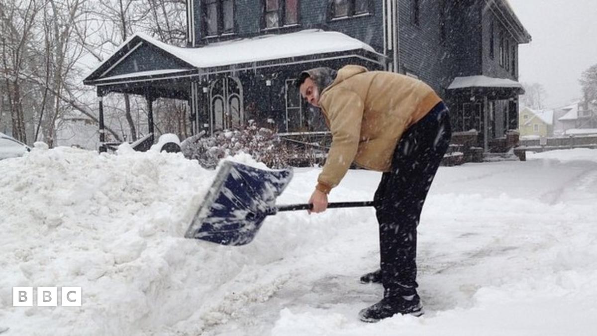 'Polar vortex' causes freezing temperatures in America - BBC Newsround