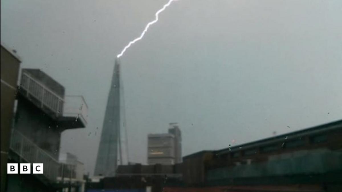 London's Shard is struck by lightning - BBC Newsround