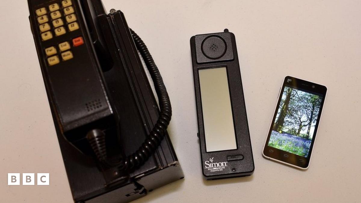 Pictures: Smartphones celebrate 20th birthday - BBC Newsround
