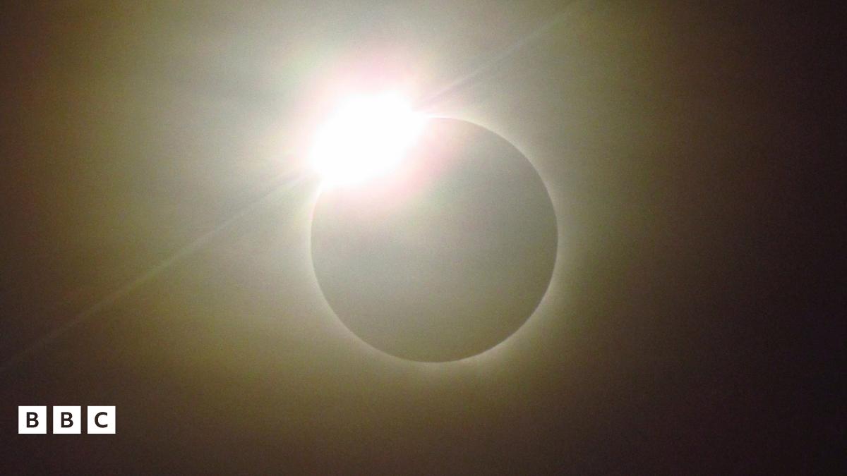Eye experts warn of solar eclipse selfie danger - BBC Newsround