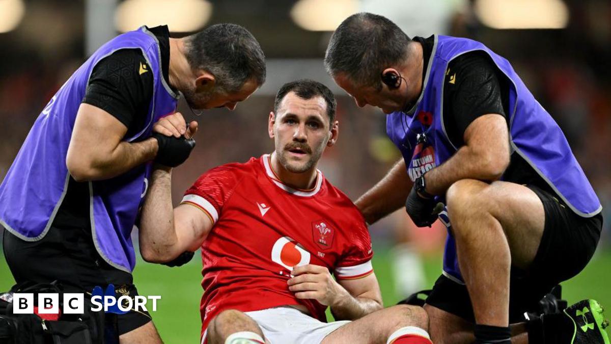 Tomos Williams: Gloucester scrum-half out for 'weeks' with shoulder ...