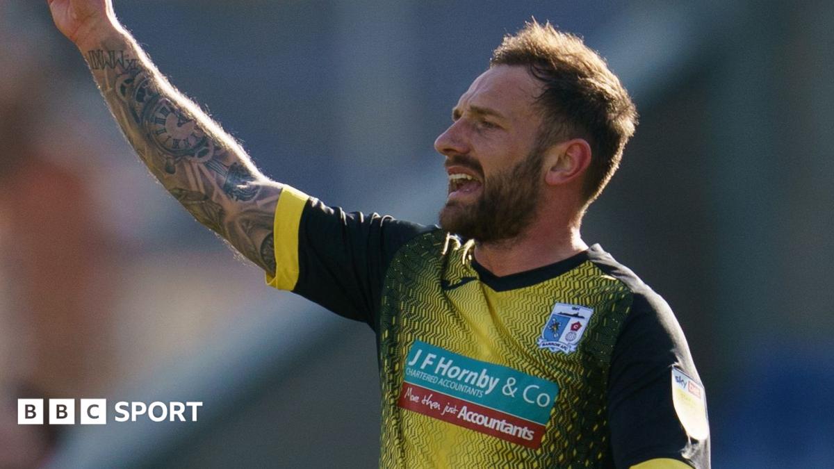 Neal Eardley: Ex-Wales defender joins Connah's Quay Nomads - BBC Sport