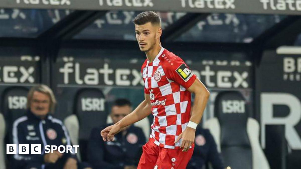 Tom Krauss: Luton Town sign midfielder on loan from Mainz 05 - BBC Sport