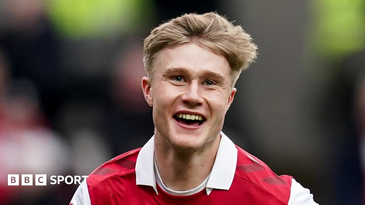 Bristol City 3-0 West Bromwich Albion: Sam Bell & Alex Scott fire ...