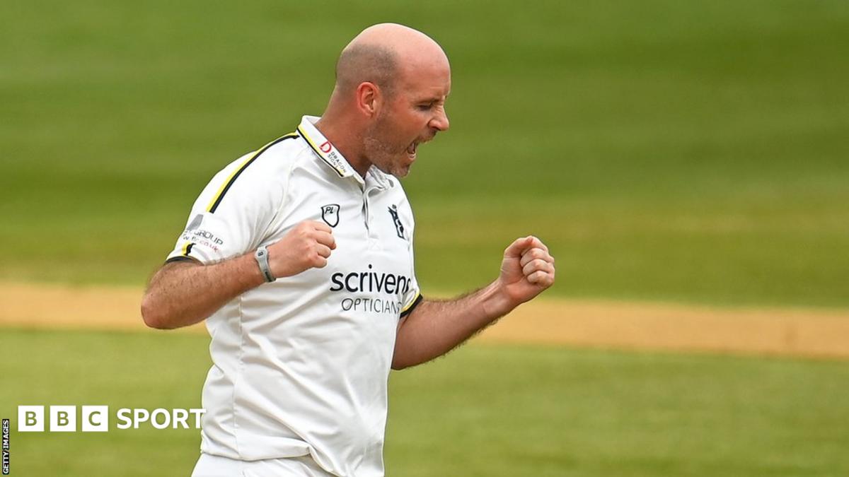Chris Rushworth: Warwickshire's veteran fast bowler signs extended deal ...