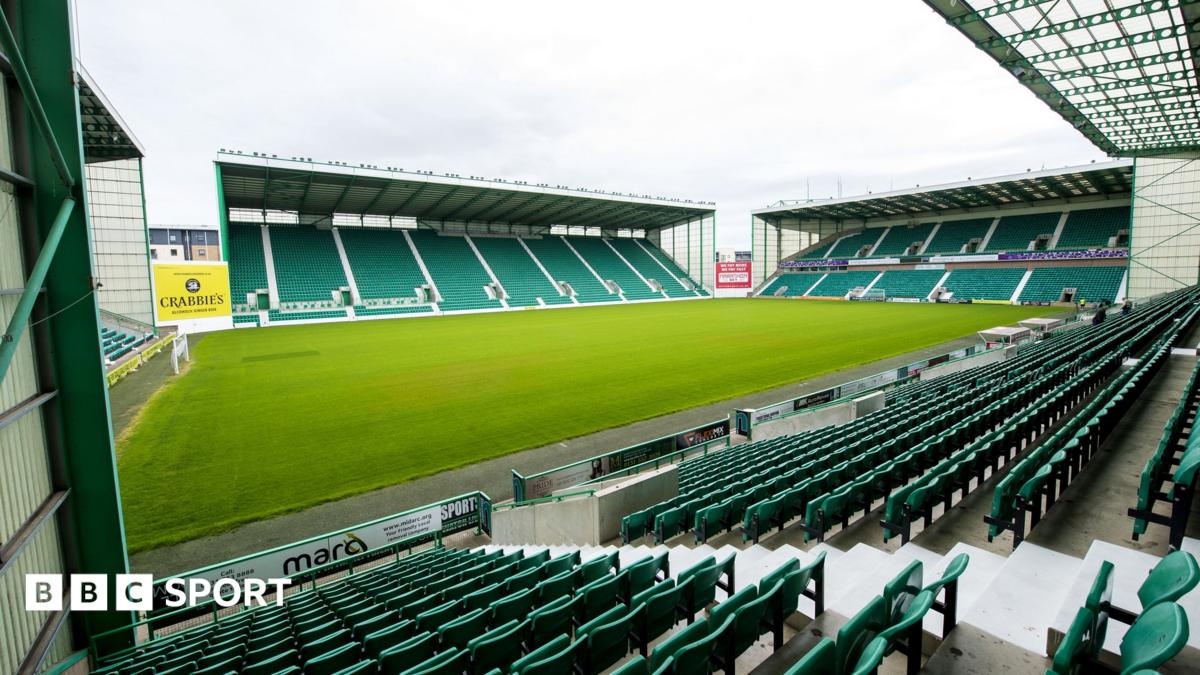 Hibernian sign striker Jamie Insall on three-year deal - BBC Sport