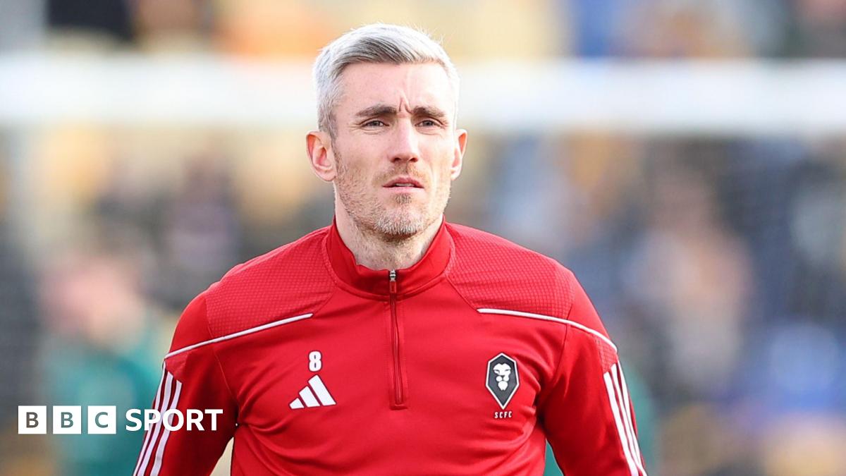 Matty Lund: Salford City midfielder takes on player-coach role - BBC Sport