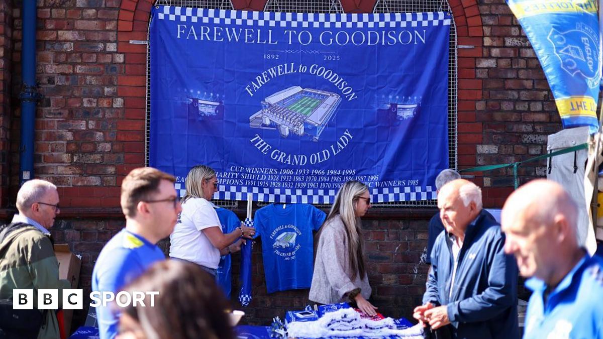 Everton news: Tributes from Toffees fan Robbie's wife Shell - BBC Sport