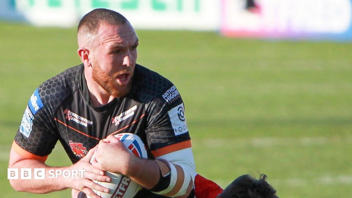 Daniel Smith: Castleford forward signs new contract to stay with club ...