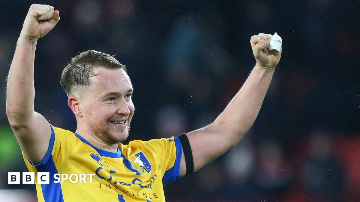 Louis Reed: Mansfield Town midfielder signs new one-year deal - BBC Sport