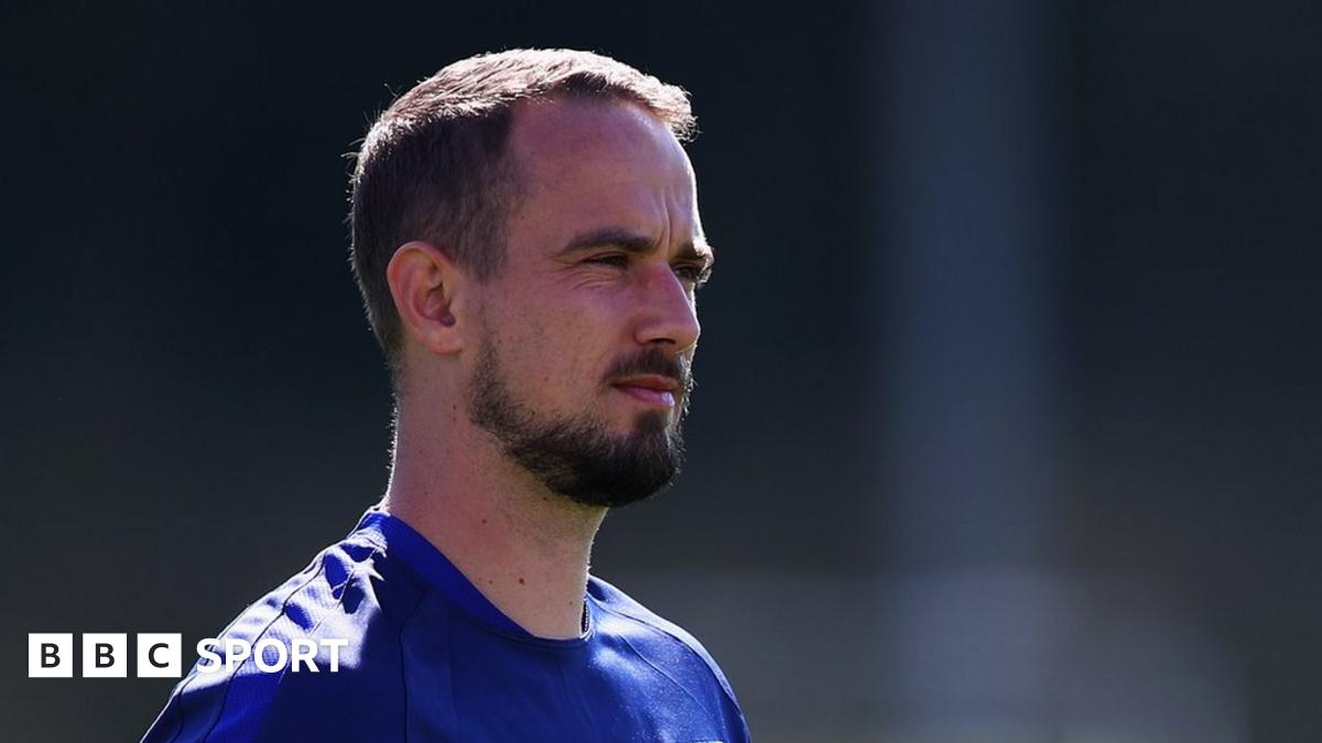 Mark Sampson: England women's boss accused of 'racial' comments - BBC Sport