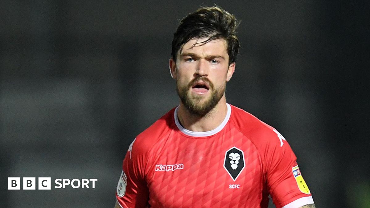 Cameron Burgess: Accrington sign ex-Scunthorpe defender on three-year ...