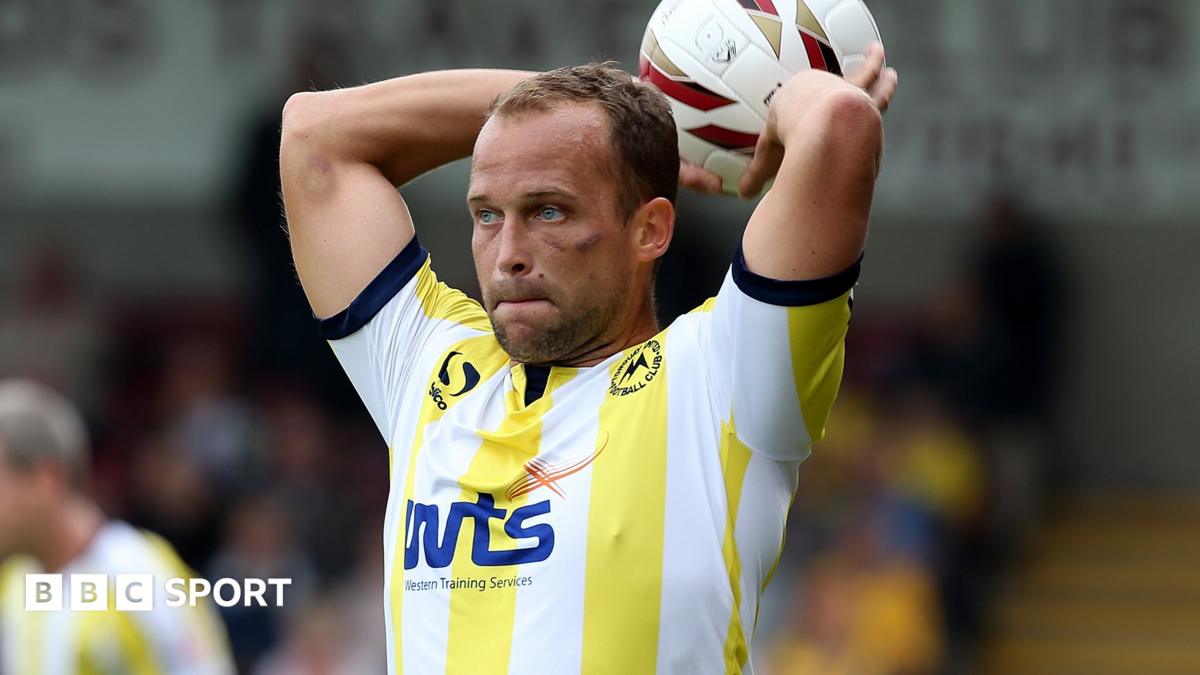 Kevin Nicholson: Torquay United boss to keep faith with squad - BBC Sport