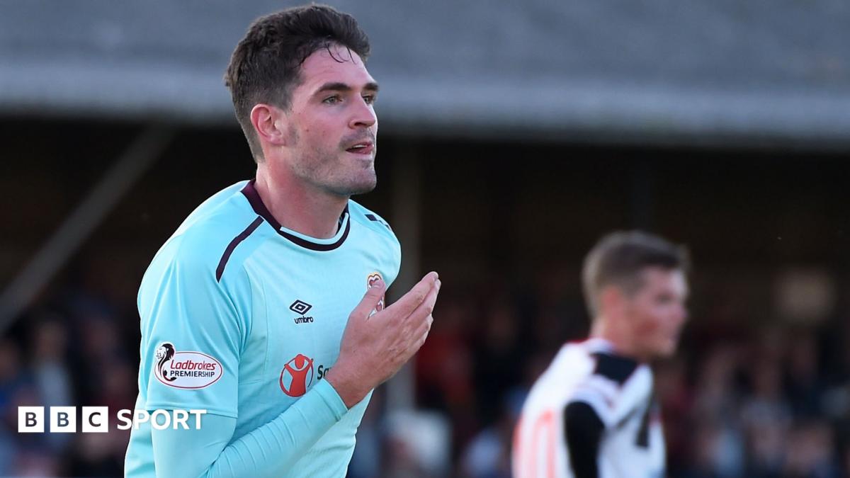Kyle Lafferty scores on Hearts debut in win over Elgin City - BBC Sport