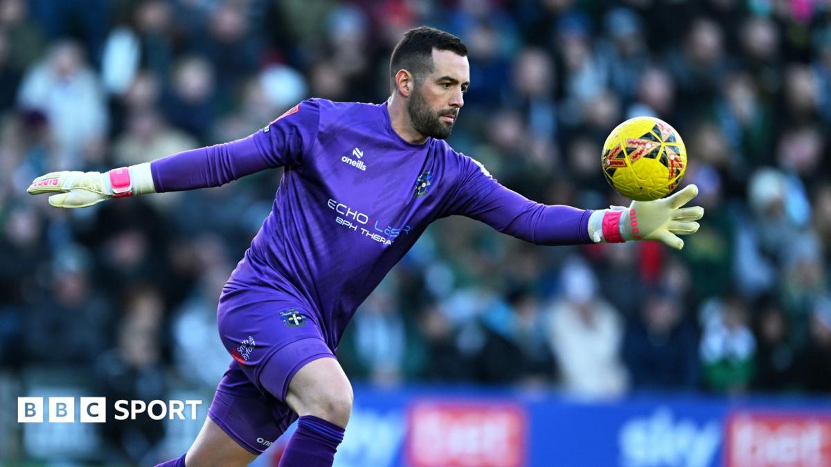 Reading keeper Dean Bouzanis moves to Stevenage on loan - BBC Sport