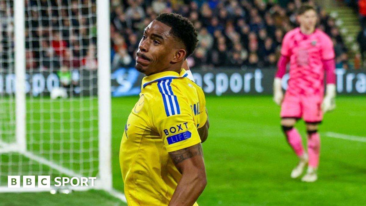 Leeds United: Junior Firpo contract a priority after Blades win - BBC Sport
