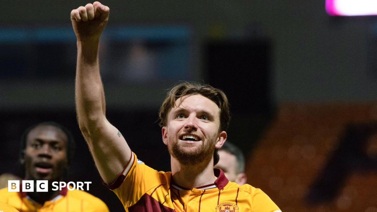 Motherwell 'leader' Elliot Watt is Premiership player of month - BBC Sport
