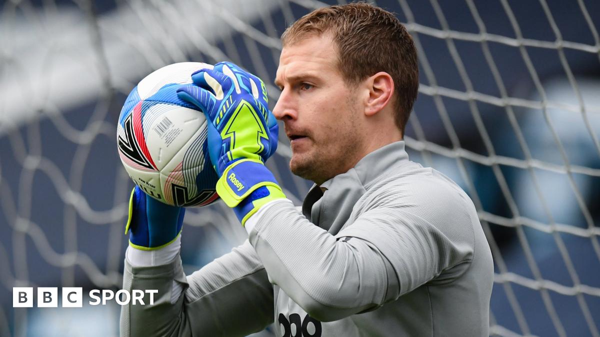 Cardiff City players are united behind manager Neil Harris, says Alex ...