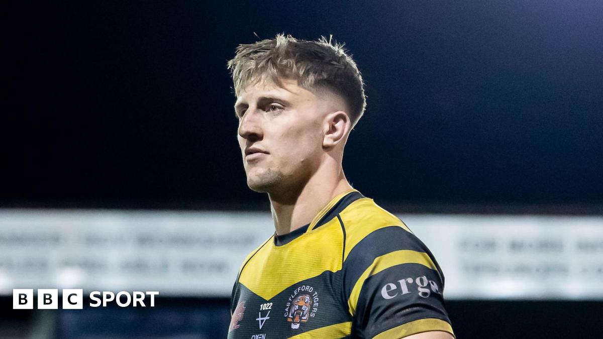 Alex Mellor and Cain Robb agree new two-year Castleford deals - BBC Sport